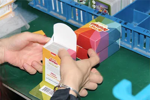 Assembling & Packing | Card Print Pros